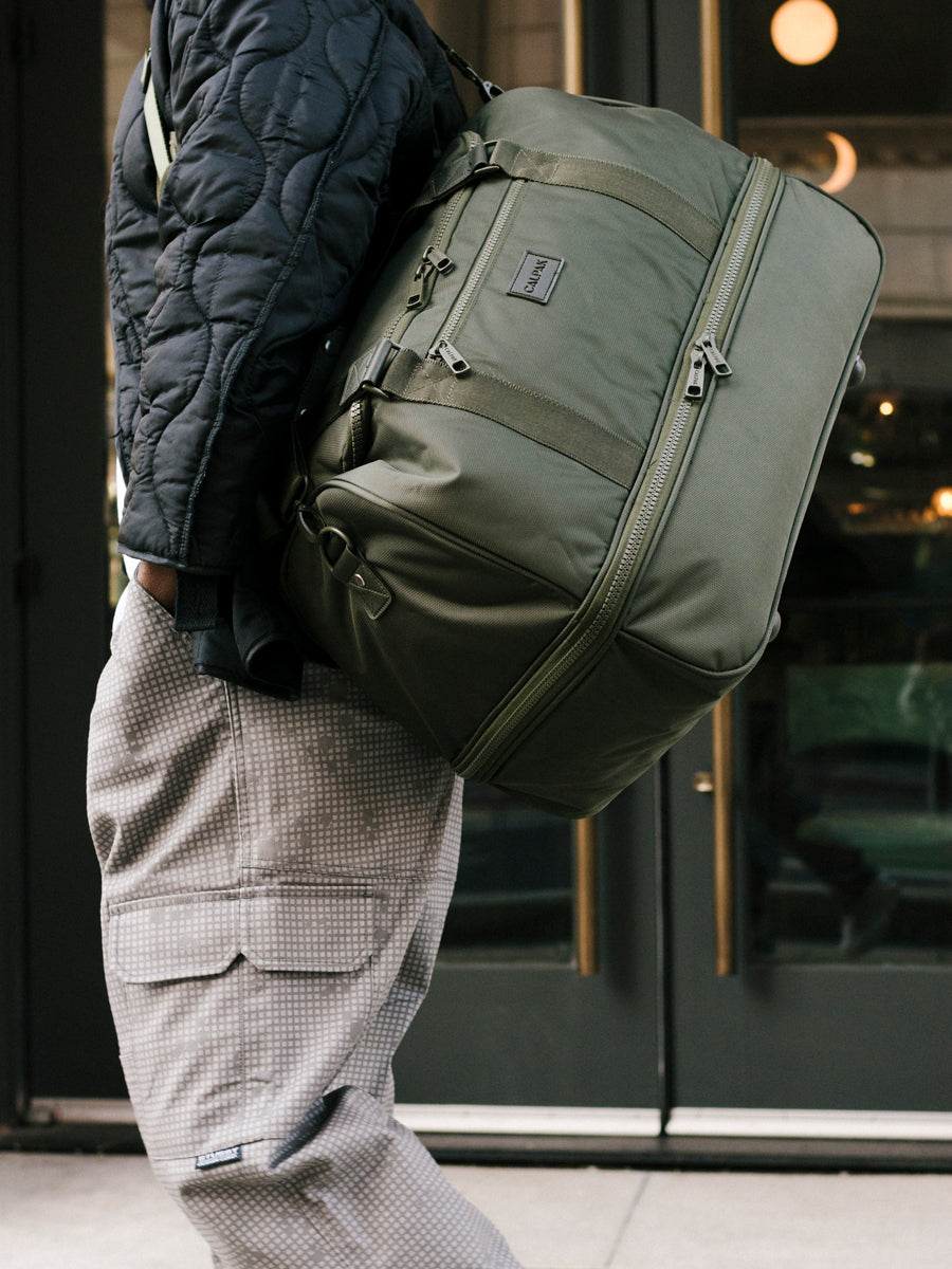 Stevyn Duffel Bag with Shoe Compartment in Daisy | CALPAK