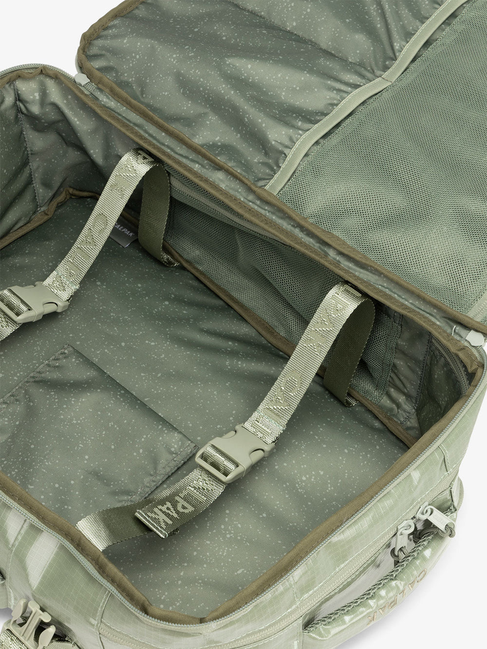 Terra 26L Laptop Duffel Backpack in Juniper | CALPAK