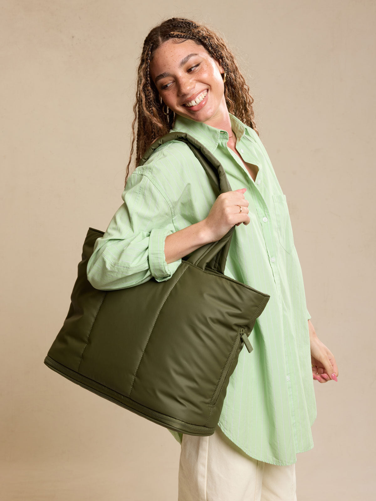 Luka Expandable Laptop Tote in Pine | CALPAK